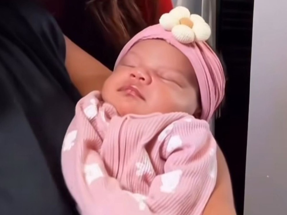 Ludmilla e Brunna Gonçalves apresentam filha, Zuri, aos fãs; entenda ...