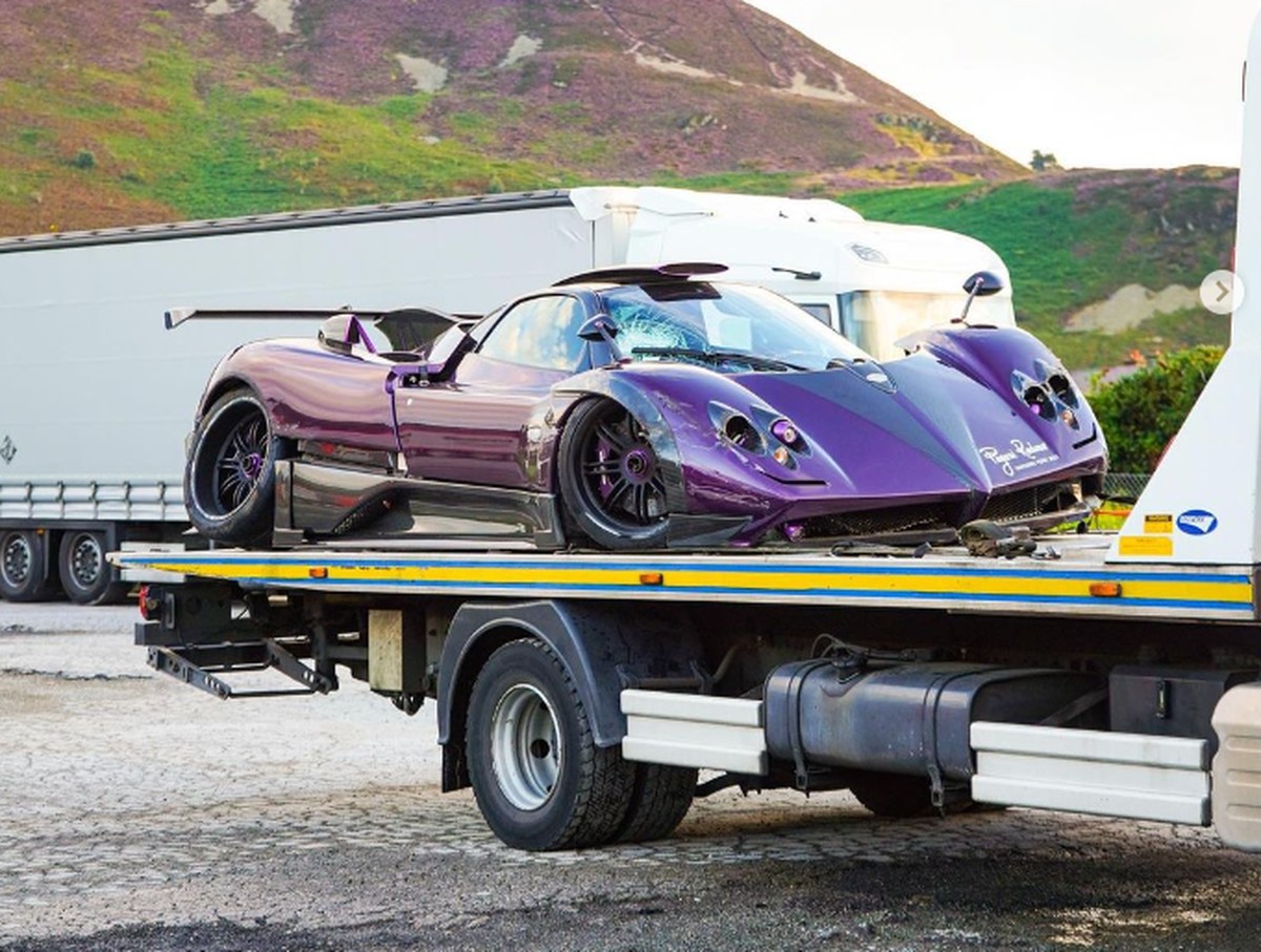 'Acelerou no túnel e perdeu o controle': Destruído em batida, carro de ...