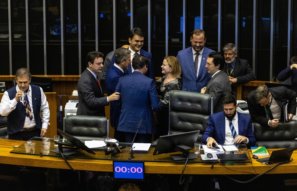 Ministros em campo, quebra de acordo e Lira na 'planície': os ...