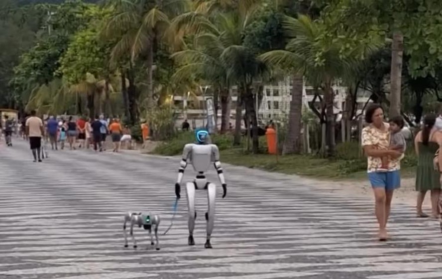 Robô 'passeia' com cachorro, também robô, no calçadão de São Francisco ...