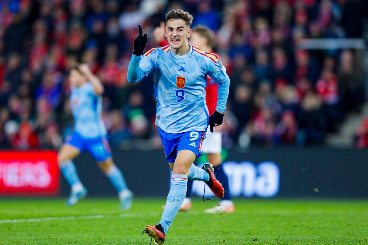 Gavi, do Barcelona, entra na mira do PSG após Mbappé decidir deixar o clube