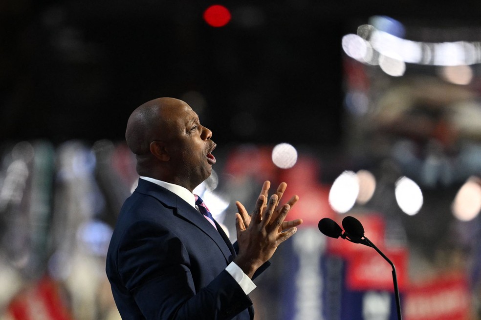 Partido Republicano abre convenção com Trump como personagem central e ...