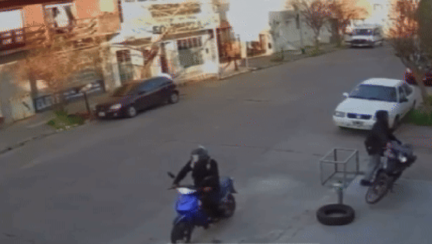 Homem pula de varanda e evita roubo de moto que comprou para trabalhar ...