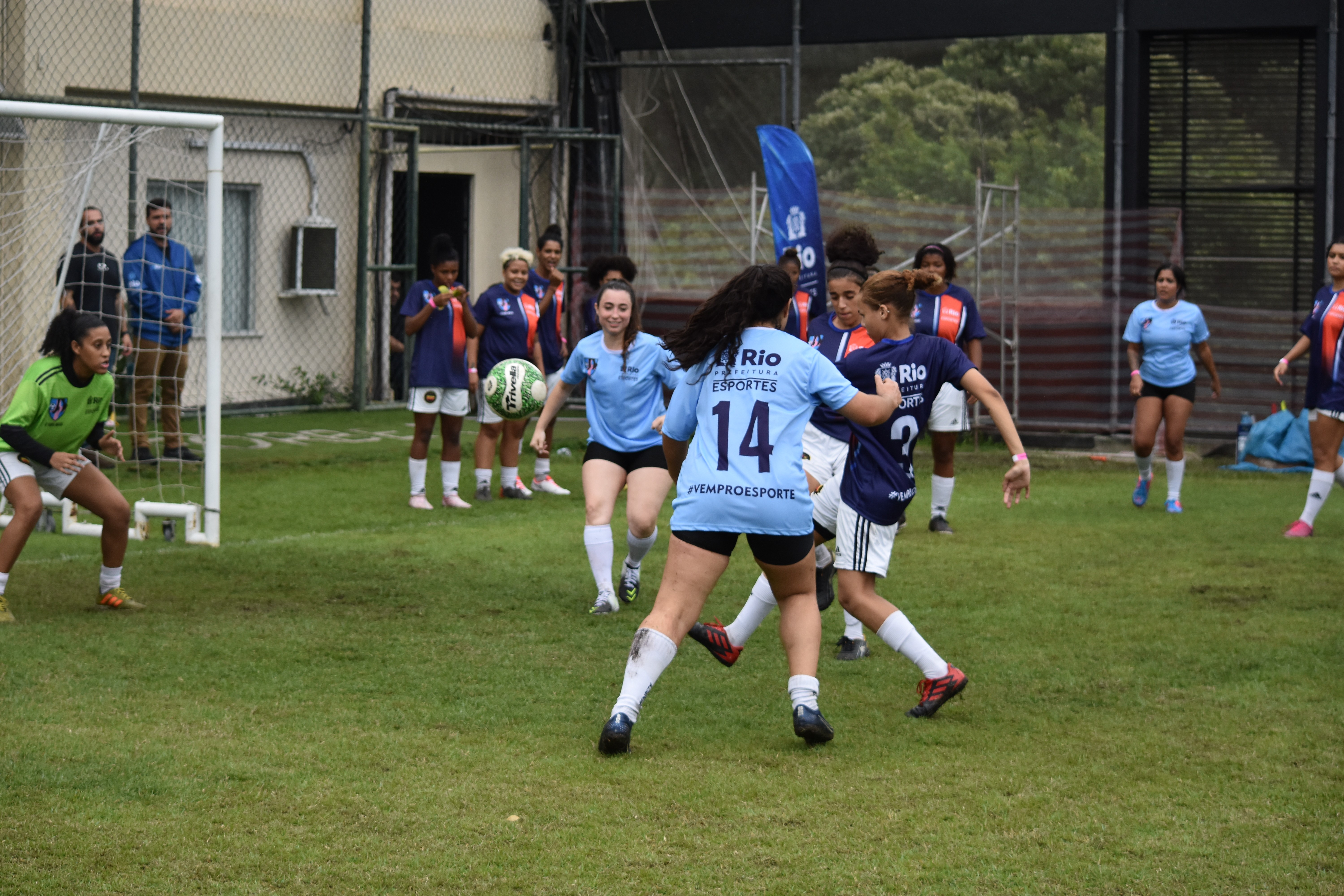 Rio quer se tornar a capital do futebol feminino com projeto para meninas nas vilas olímpicas da ...