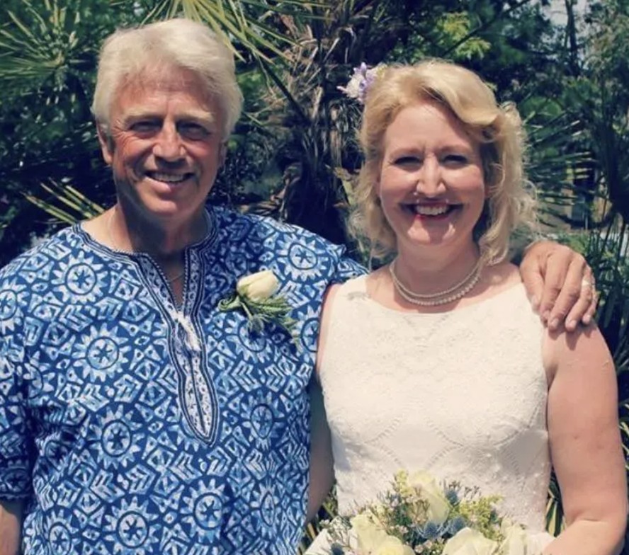 Corpos de casal são encontrados em bote salva-vidas depois de partirem ...