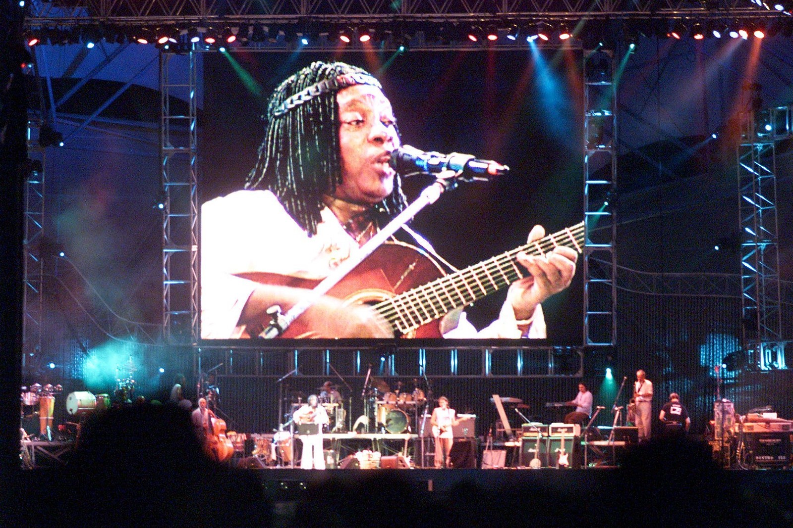 Carlinhos Brown dedica noite a Sergio Mendes e lembra garrafada no Rock ...