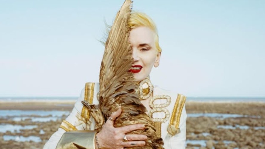 Morre estilista Pam Hogg, cuja moda 'punk rock' vestiu Rihanna e Lady Gaga