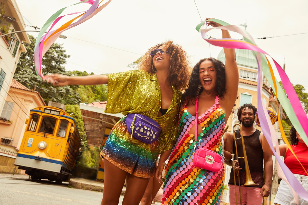 Glitter e muito brilho: dois itens que não podem faltar no visual de ...