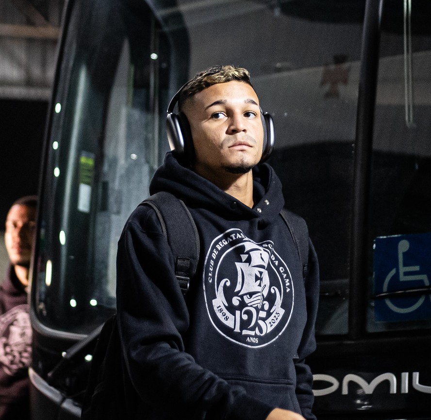 Adson se firma no ataque e vira principal criador de jogadas do Vasco