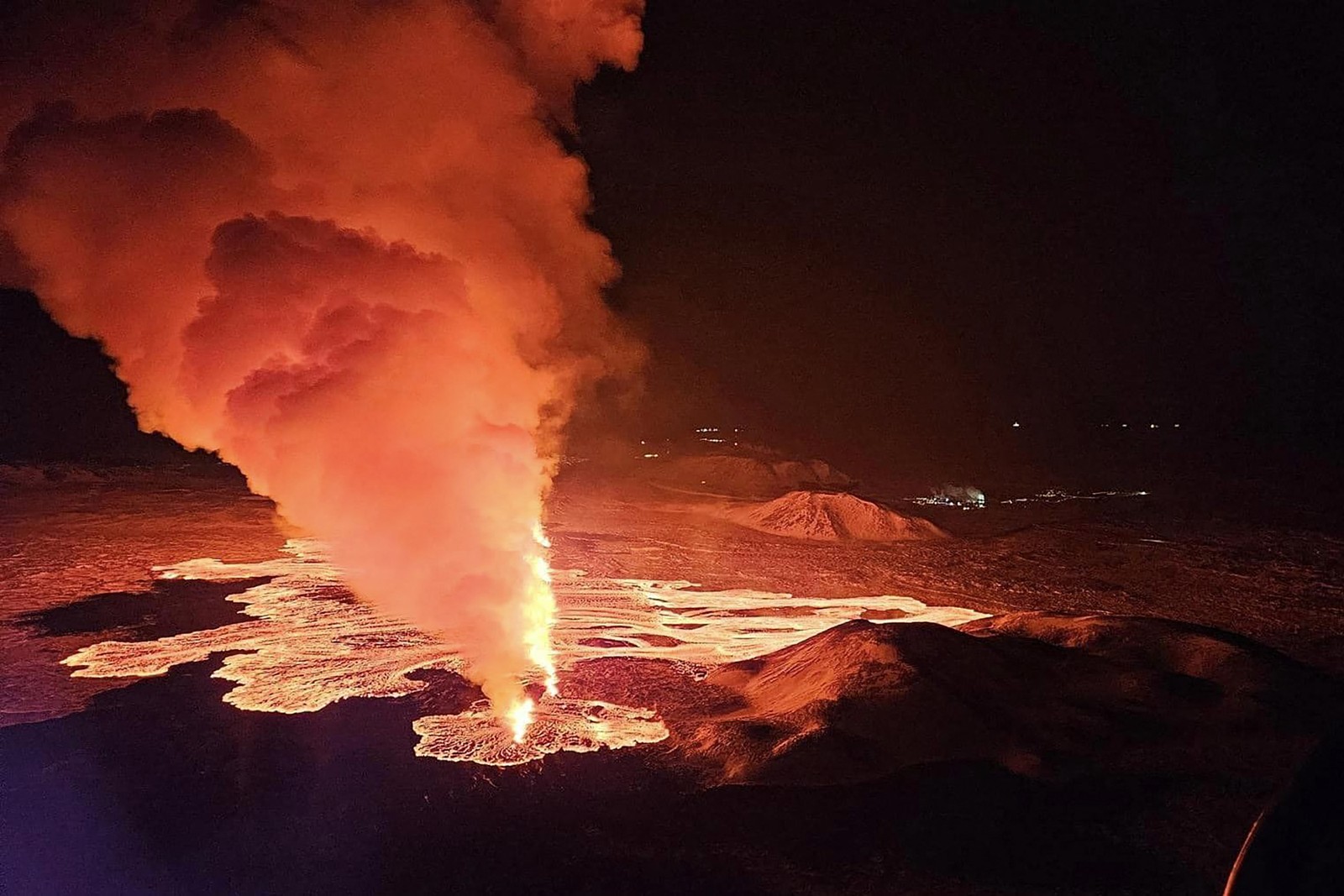 'Portão do Inferno': fosso de fogo que arde a mais de 400°C há 50 anos ...
