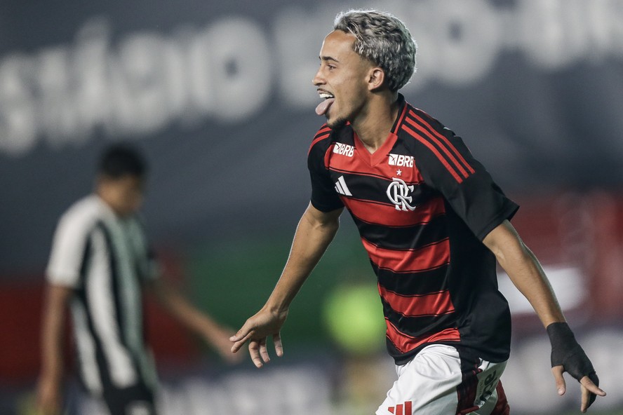 De volta ao sub-20 do Flamengo, Matheus Gonçalves marca dois golaços e ...