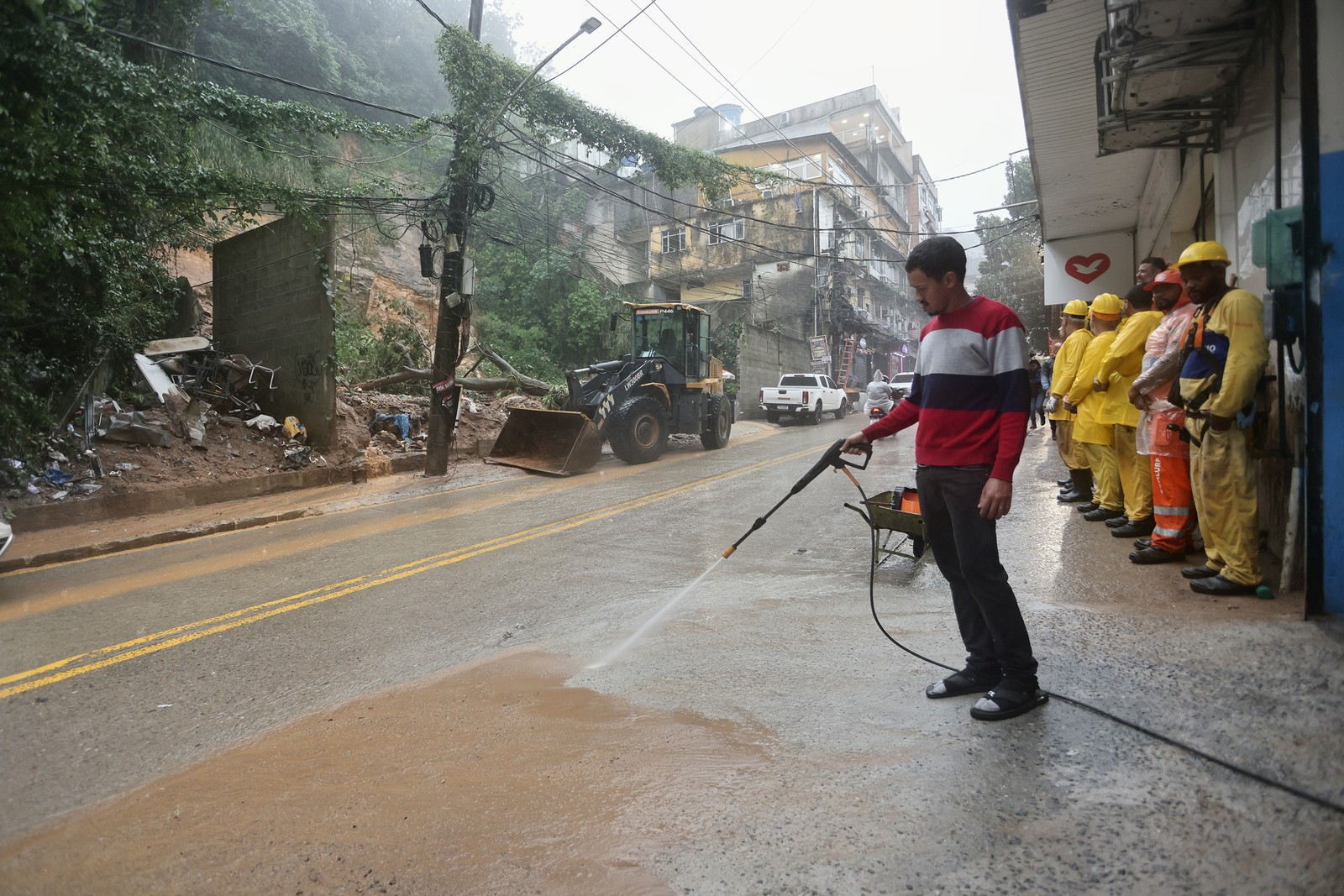 Deslizamento na Rocinha mantém interdições na Estrada da Gávea; Águas ...
