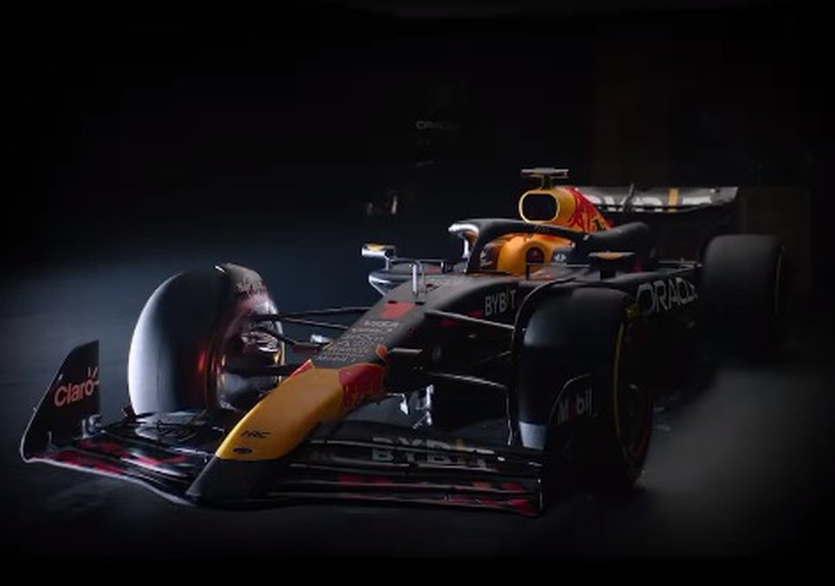 Com a presença de dirigente investigado, Red Bull apresenta carro para ...