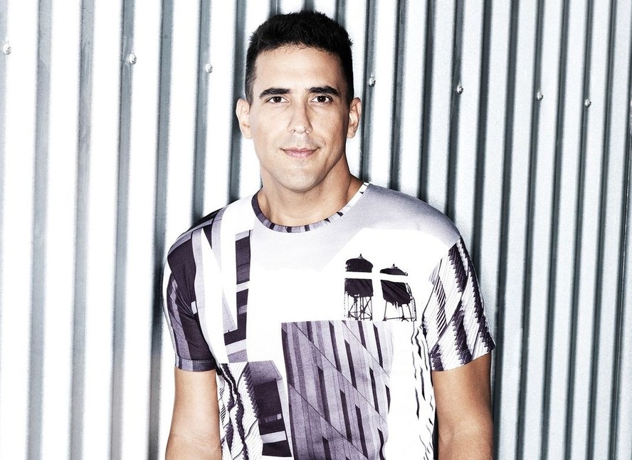 André Marques resgata fotos com 13 quilos a menos