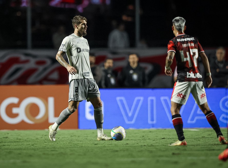 Criado no Botafogo, com temperamento explosivo e qualidade no passe ...