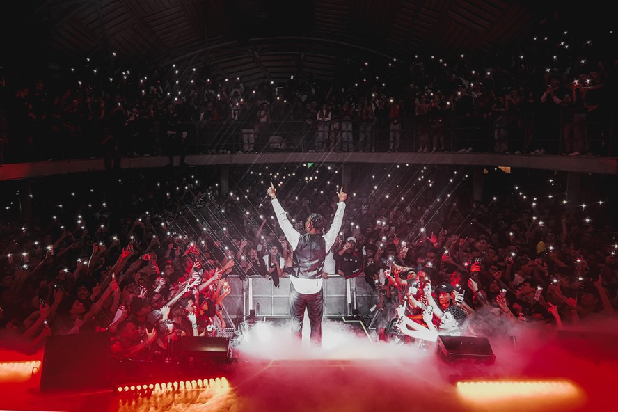 Rima, CAOS e malandragem: rapper Alee estreia nos palcos do Circo Voador