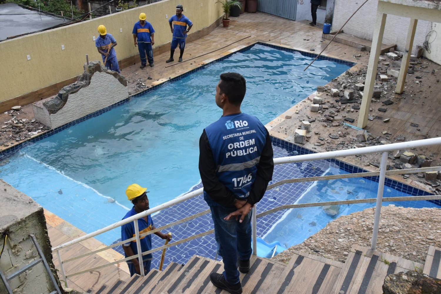 Mansão de R$ 1 milhão demolida na Rocinha era casa de festas do tráfico ...