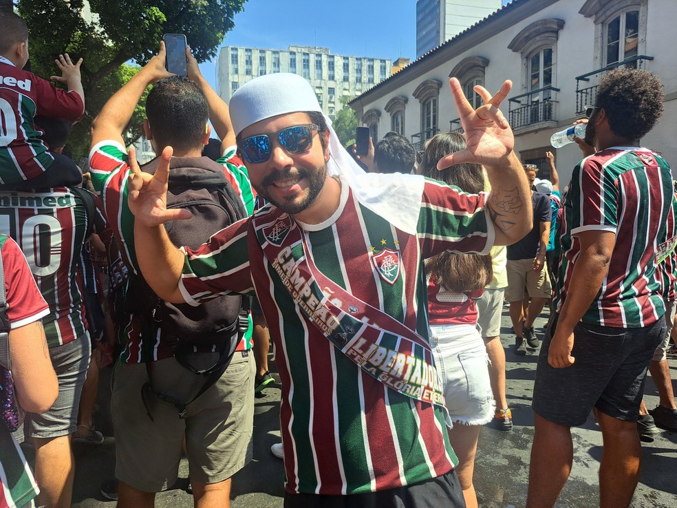 Réplicas de taça, expectativa pelo Mundial, e cachorra tricolor ...