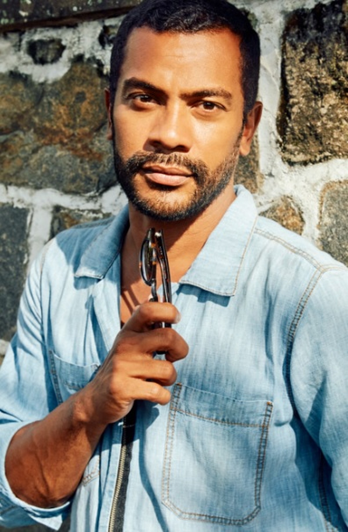 Samuel de Assis, de 'Vai na fé' e 'Rensga Hits!', comenta seus 20 anos de carreira e abre que ...