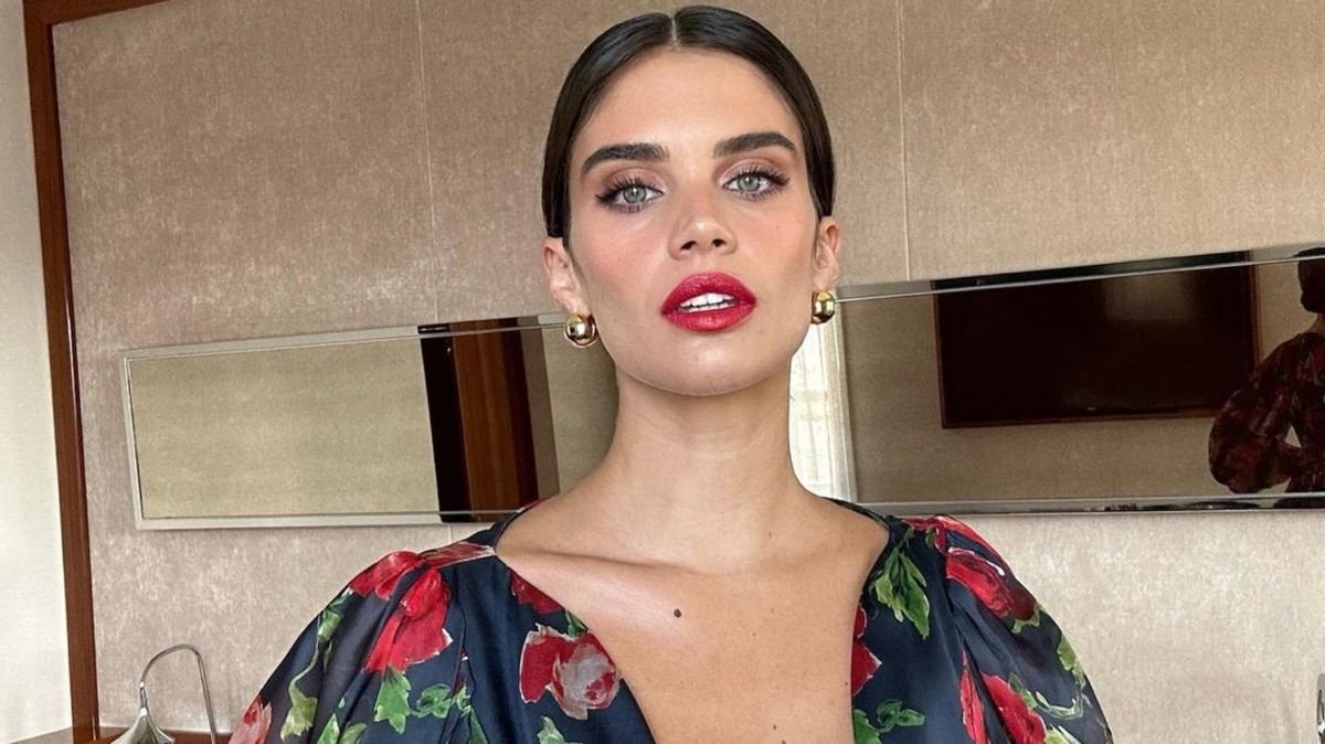 Conheça a modelo Sara Sampaio, antagonista do novo filme do 'Super-Homem'