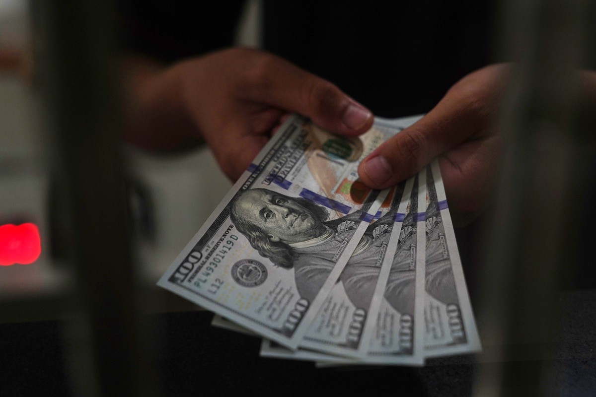 Dólar a R$ 5,30, menor nível em 15 meses: é hora de comprar ou vai cair ...