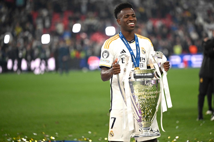 VINI JR LIDERA A CORRIDA PELA BOLA DE OURO MAS SEUS CONCORRENTES SÃO ...