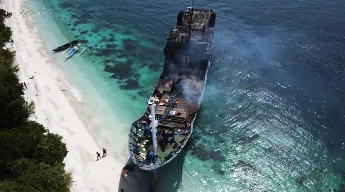 Sobe para 31 o número de mortes por incêndio em balsa nos sul das Filipinas