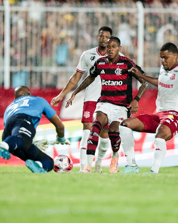 Wallace Yan, do Flamengo, confirma transferência para o Bragantino ...