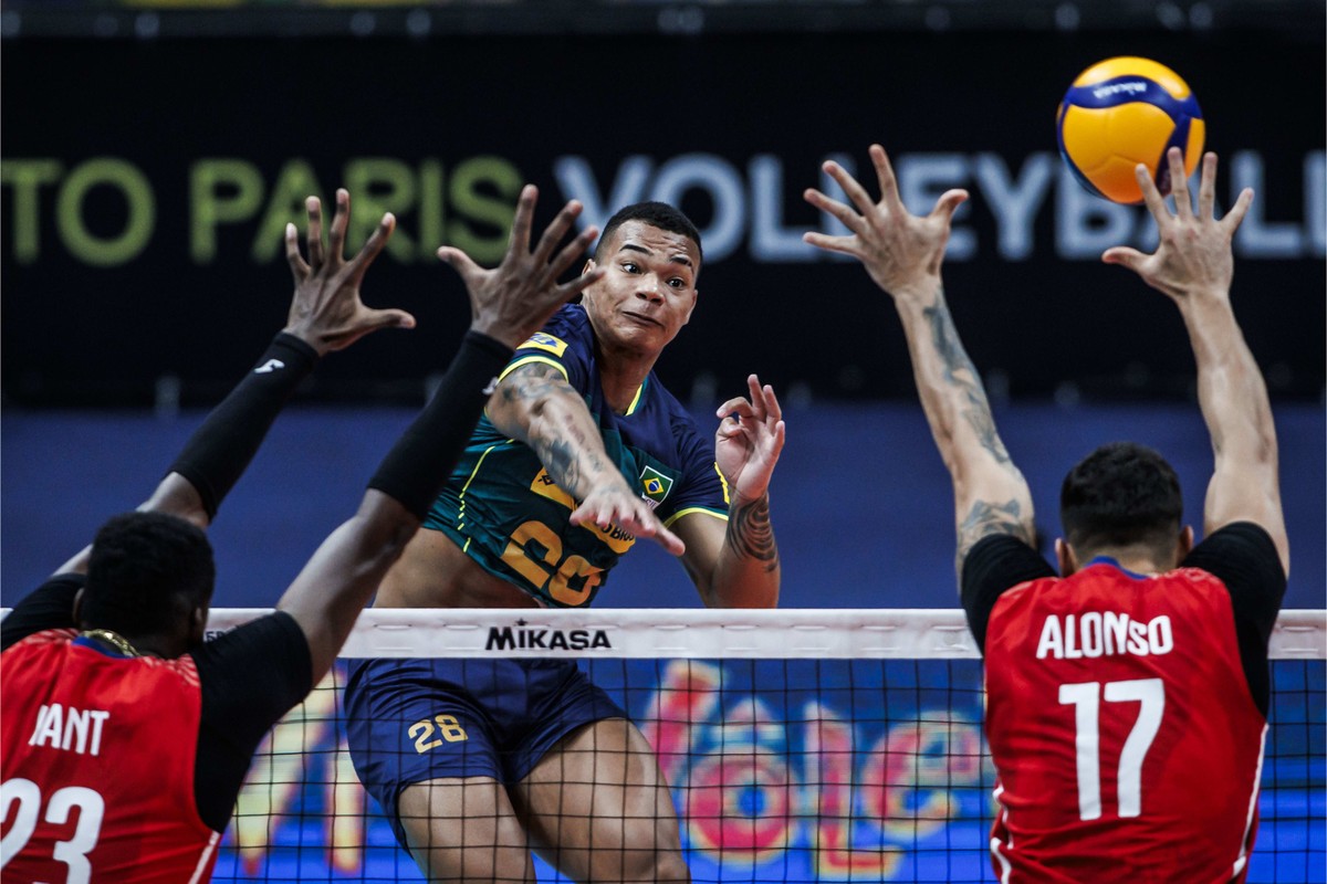 Com show de Darlan, Brasil vence Cuba de virada e se mantém vivo no Pré-olímpico de vôlei