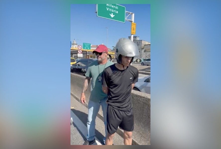 Soldado do Exército é preso por gravar adolescente que ateou fogo em ...