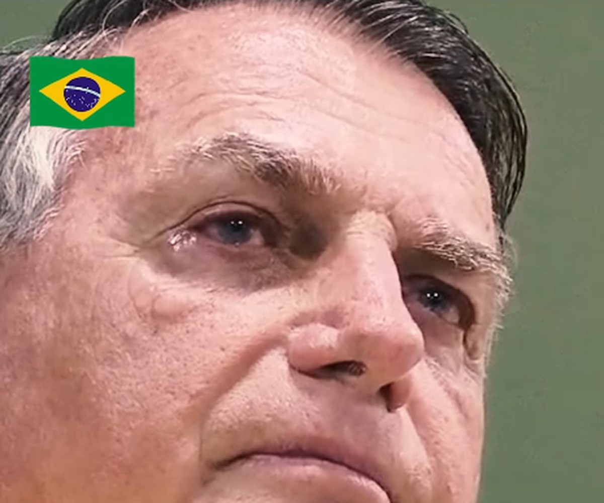 Bolsonaro chora ao acompanhar posse de Trump pela TV; vídeo