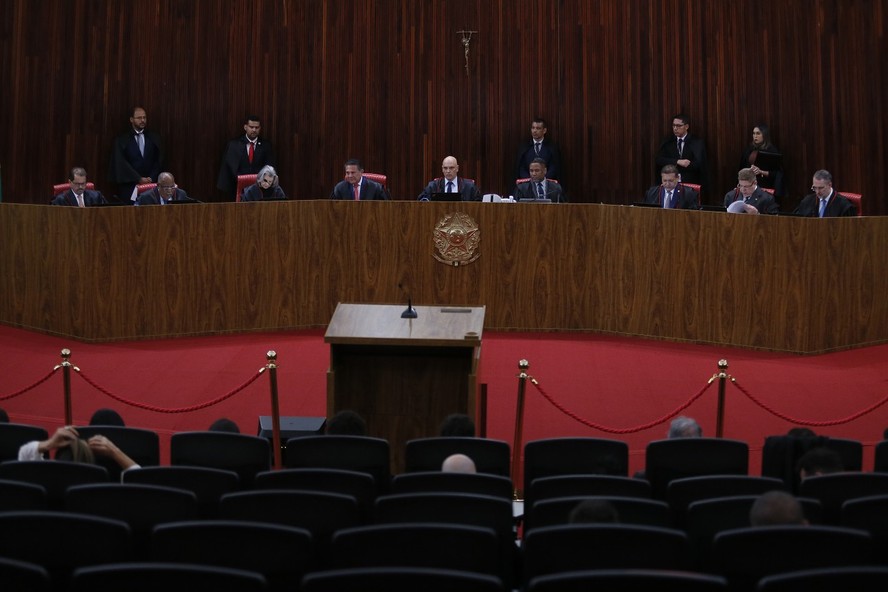 Julgamento de Bolsonaro: quem são e em que ordem votarão os seis ministros do TSE que ainda não ...