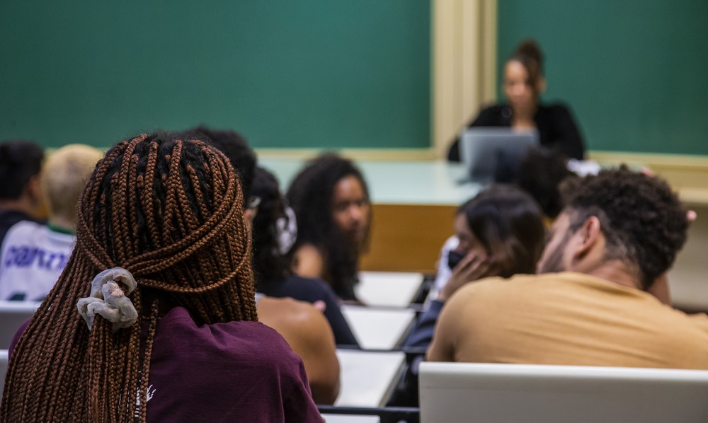 Como o hip hop invadiu as universidades para dialogar de igual para ...