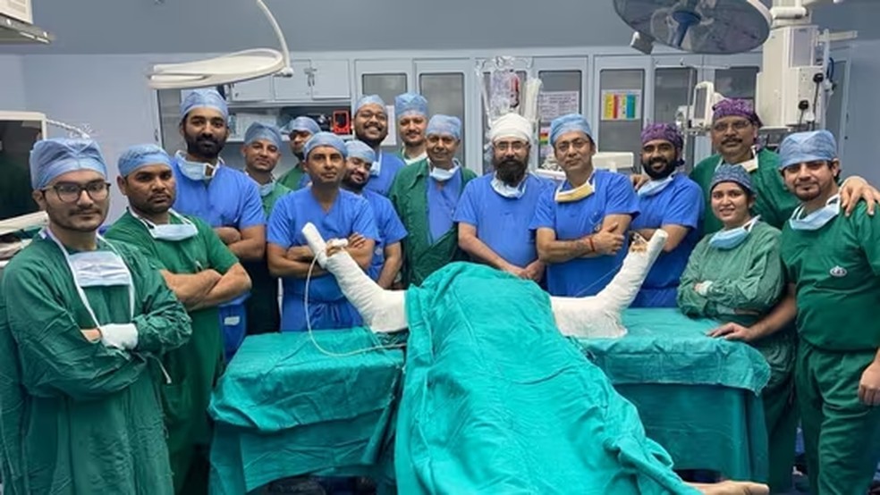 Cirurgia pioneira e arriscada: pintor recupera as duas mãos com ...