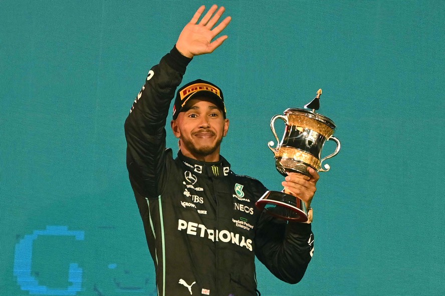 Hamilton diz que ida para Ferrari é 'sonho de infância', mas foco está ...