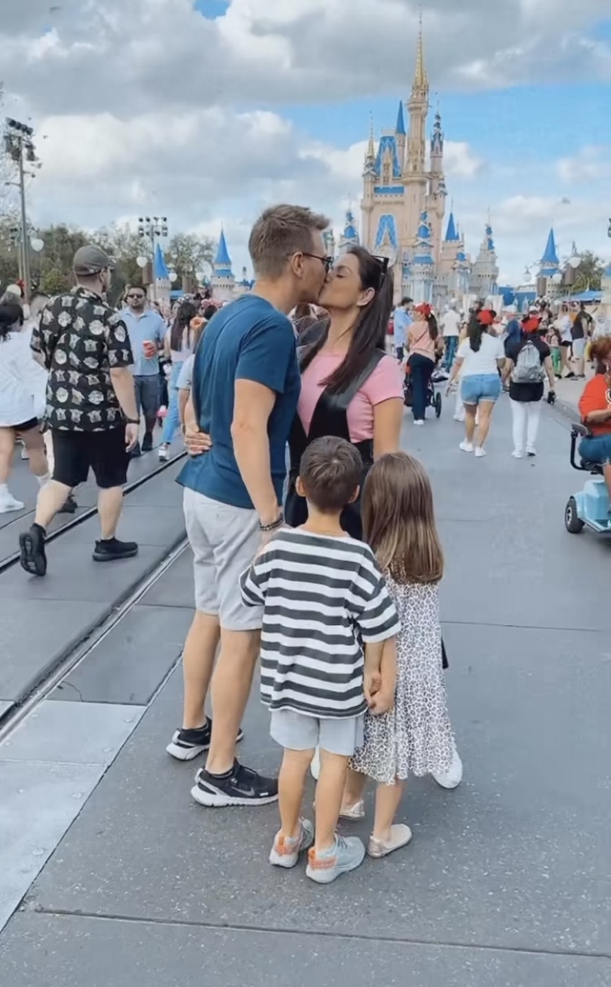 Thais Fersoza e Michel Teló com os filhos na Disney, Mônica Martelli em ...