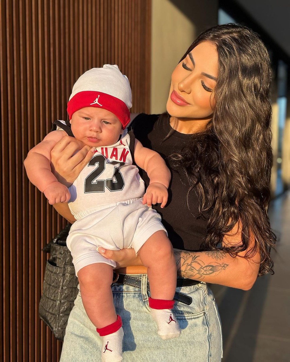 Jhenny Santucci posta novas fotos do filho com Arthur Aguiar e encanta ator: 'Não sei nem quem é ...