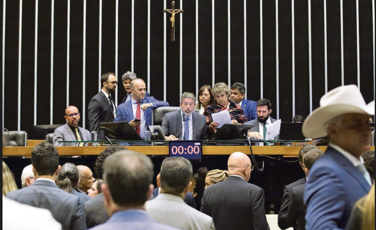 Influência extra: nova regra de emendas fortalece líderes de bancadas ...