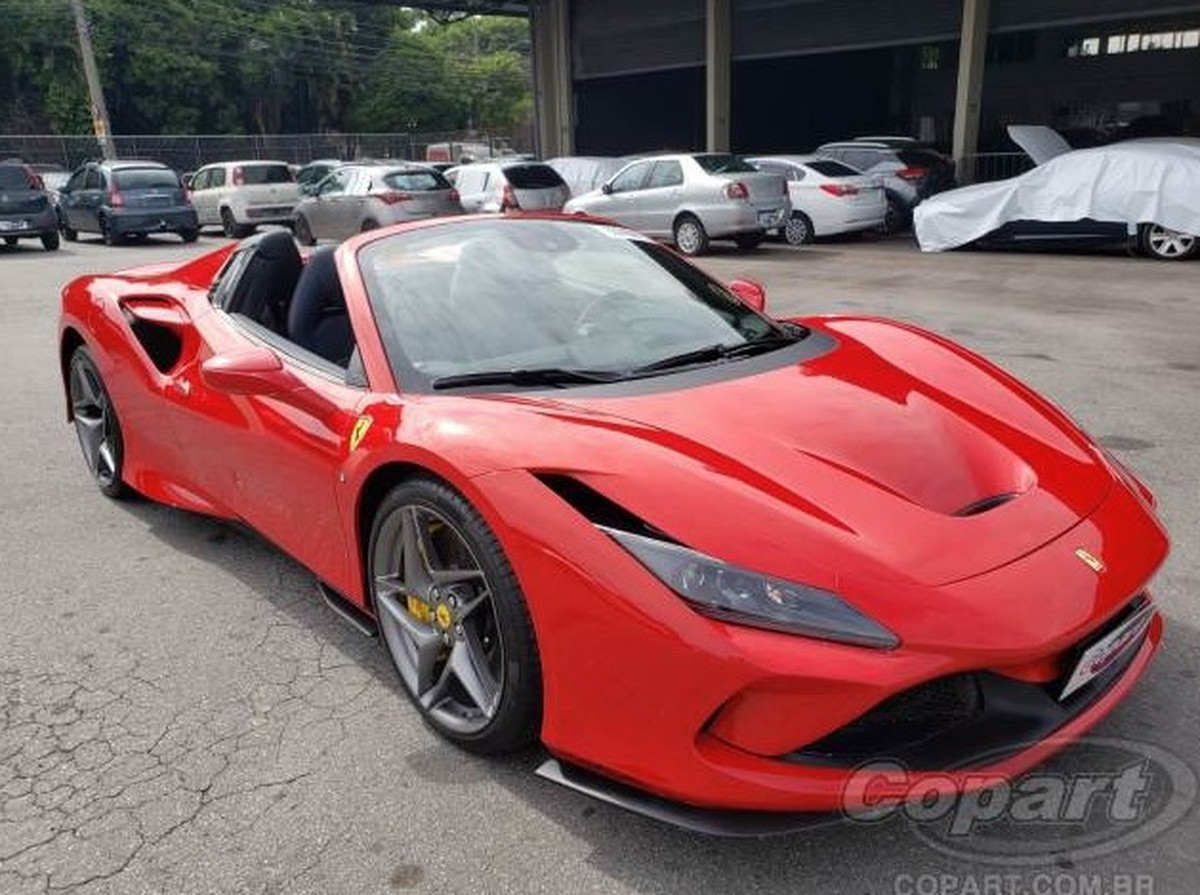 Ferrari avaliada em R$ 4 milhões é leiloada com lance inicial que é ...