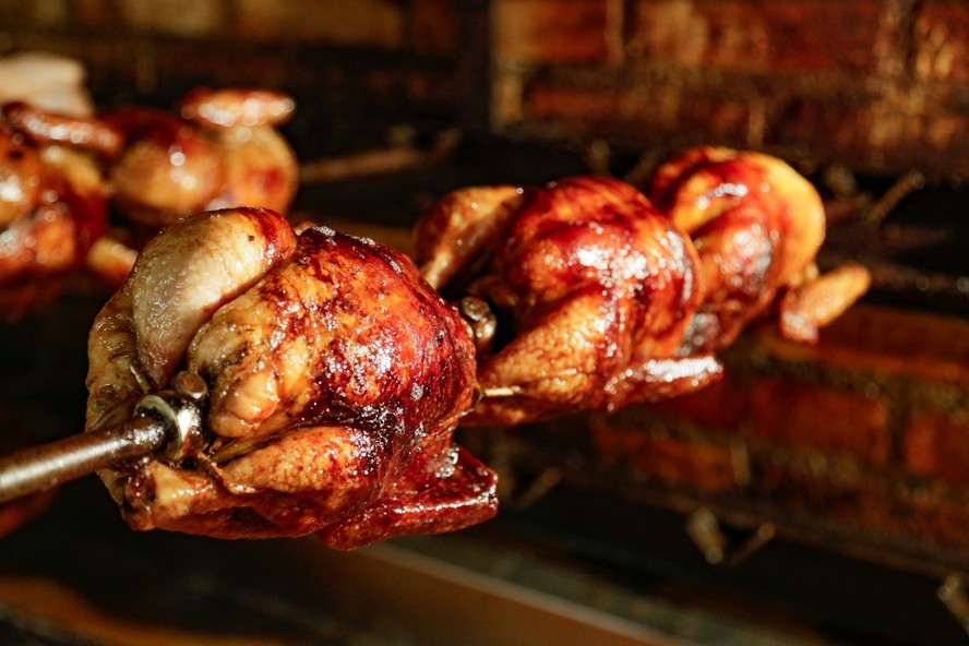 Frango assado pode custar até R$ 77,90 no Rio. Veja lista onde o prato ...