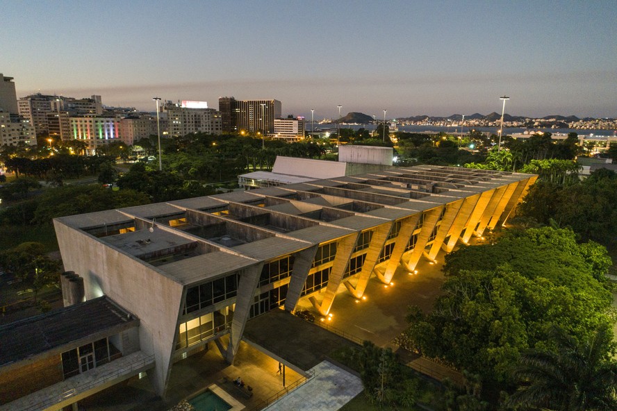 Ex-diretor do MAM é condenado a indenizar museu em R$ 100 mil por ...