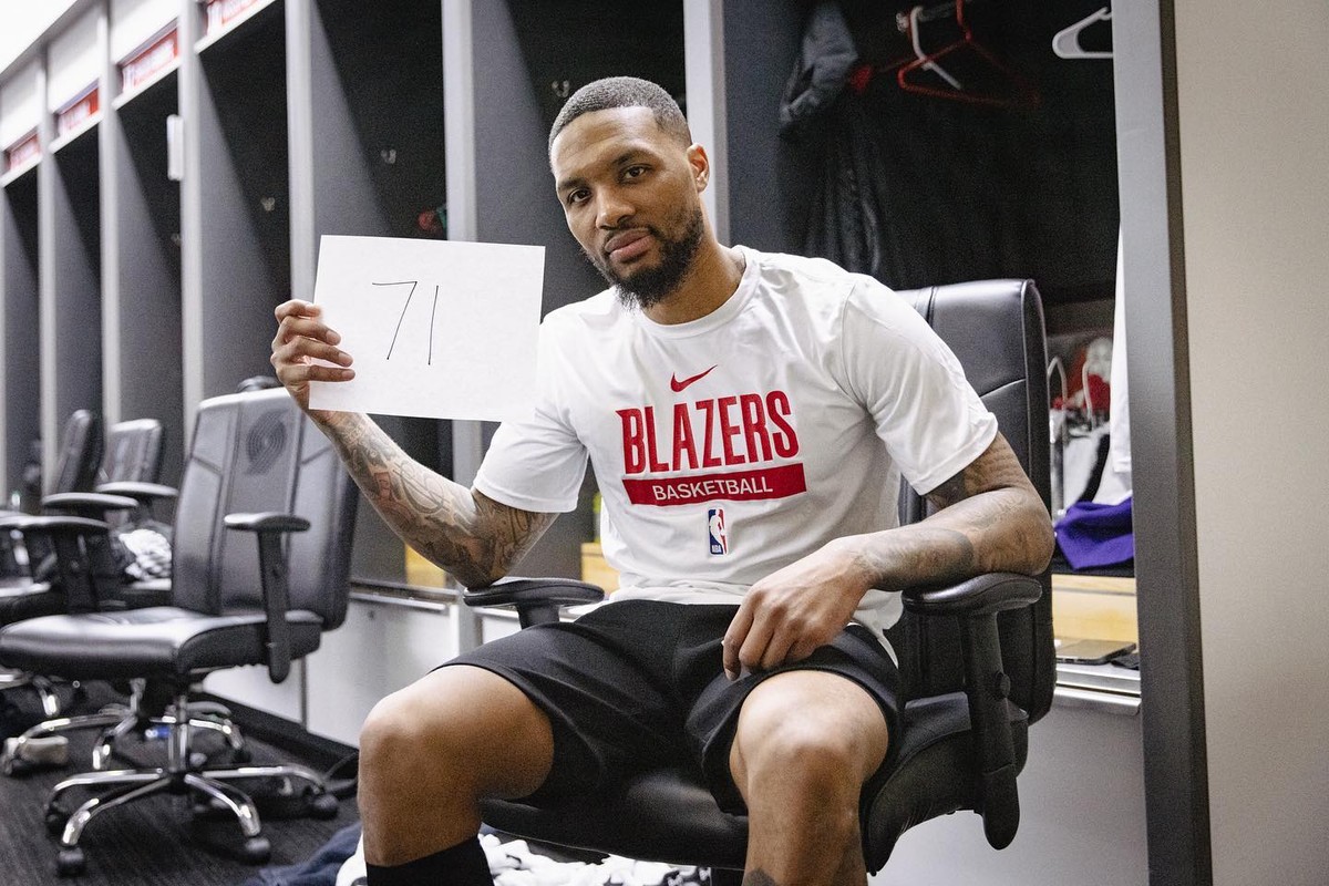 Damian Lillard faz 71 pontos e se torna o 8º jogador na história da NBA a passar a marca dos 70 ...