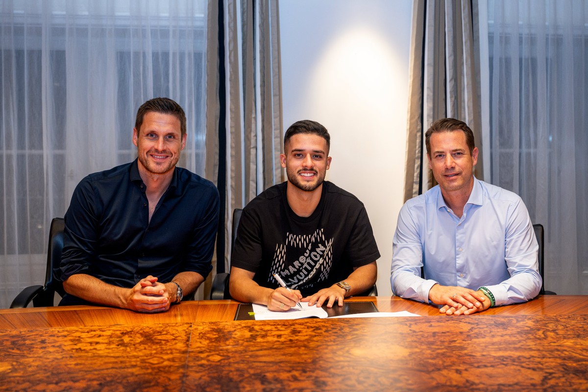 Yan Couto é anunciado pelo Borussia Dortmund, após oficializar ...