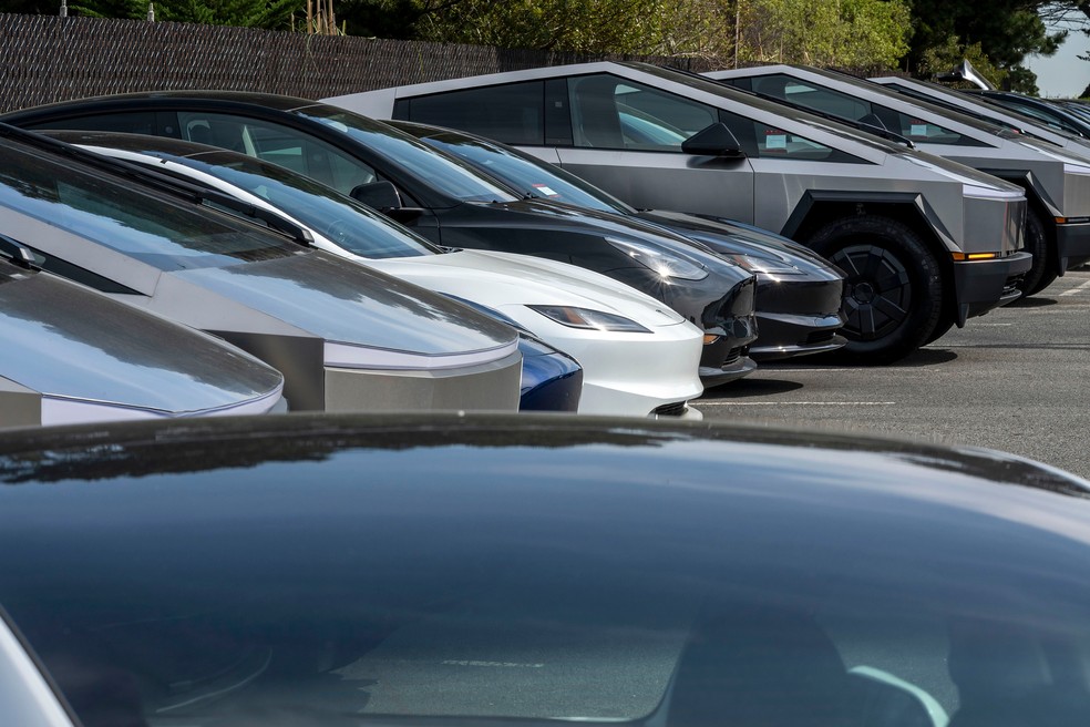 Tesla, de Elon Musk, faz ‘recall’ do Cybertruck após peças de aço se ...