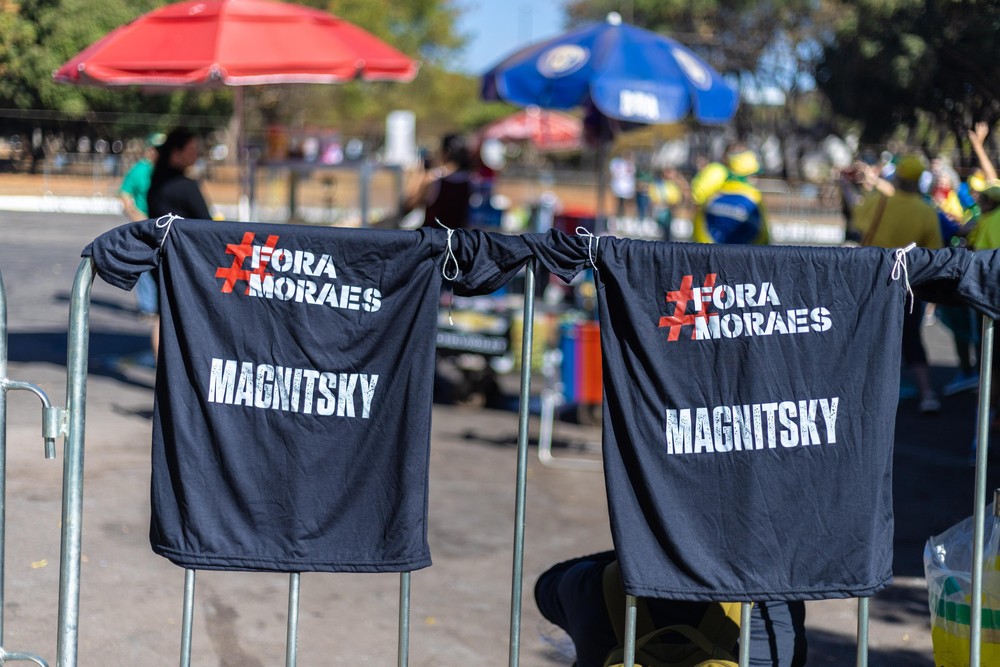 Atos bolsonaristas pedem anistia criminal e eleitoral para ex ...