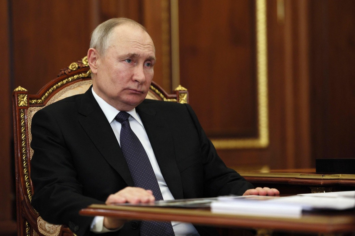 Putin assina nova lei anti-LGBTQIAPN+ que tem como alvo as pessoas ...