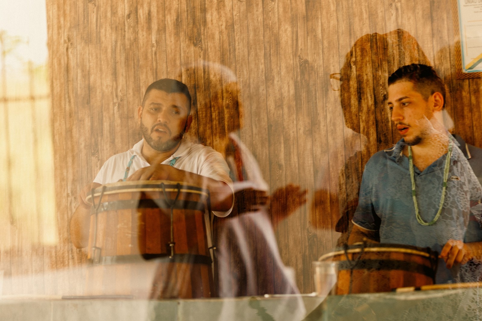 Exposição em Niterói retrata festas em terreiros de candomblé e umbanda