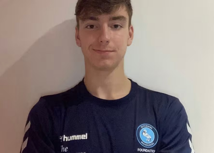 Jogador de 17 anos morreu na Inglaterra após sinais de parada cardíaca ...