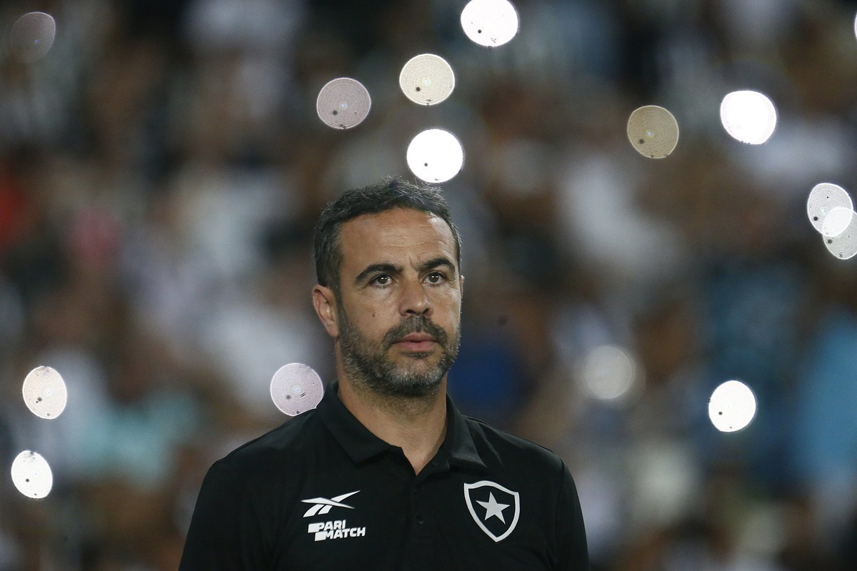Botafogo evolui defensivamente com Artur Jorge, que consolida marcação ...