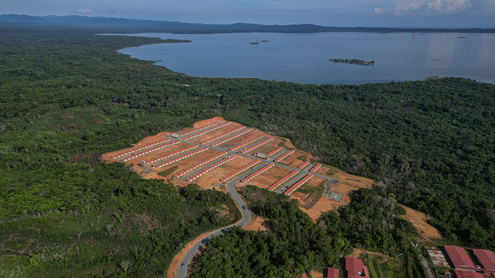 Primeiros deslocados por mudanças climáticas deixam ilha no Panamá; vídeo